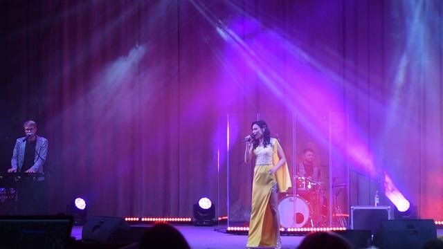 Марина Бриз - Давай рискнём. Концерт в Омске. 30.10.22.MOV