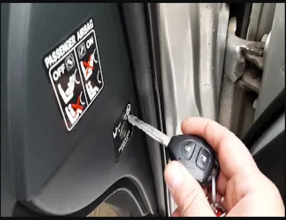 Перевозка детей на переднем сиденье. Как отключить подушку безопасности.