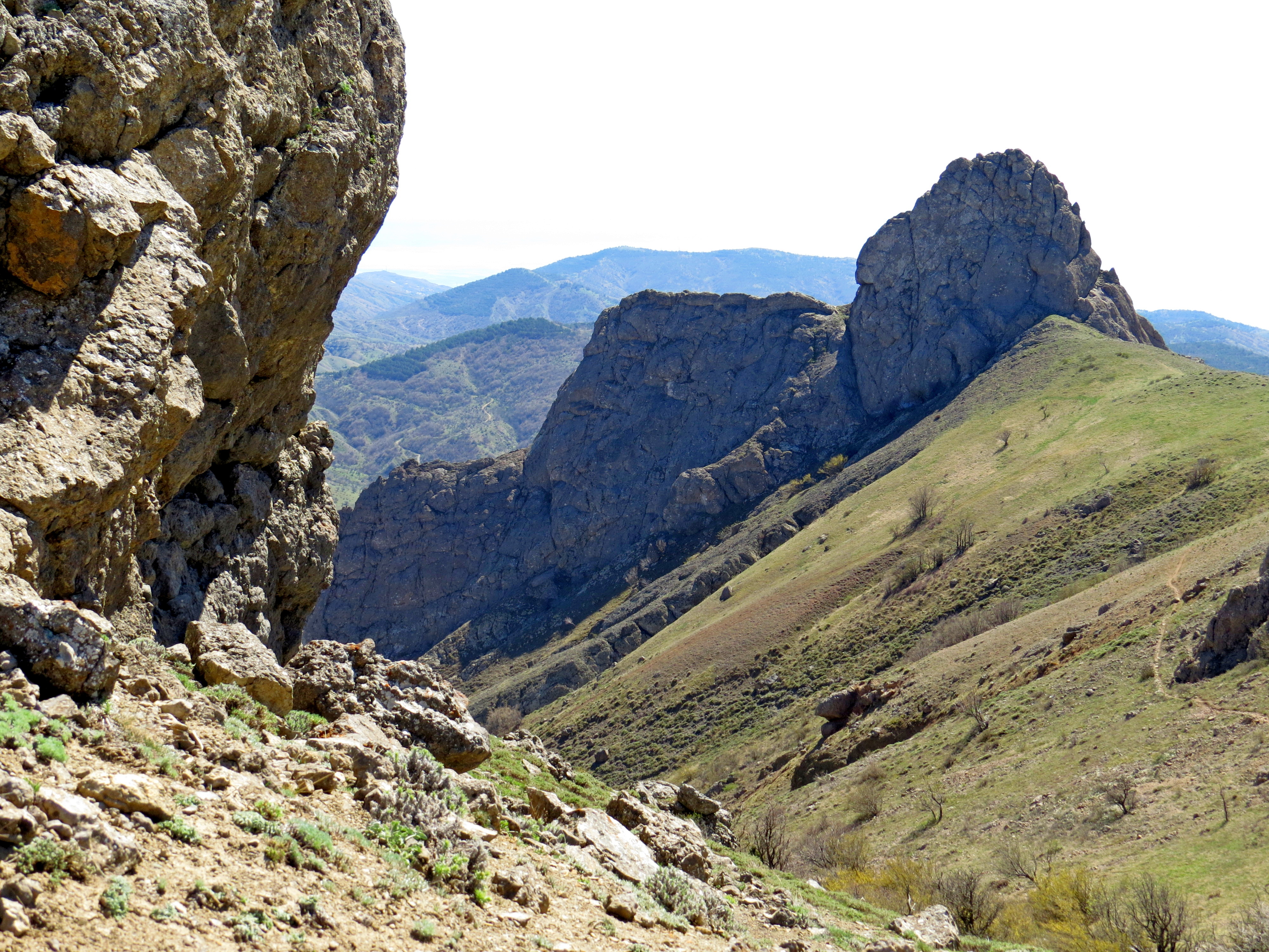 У самых скальных пиков Зеленогорья. Крым