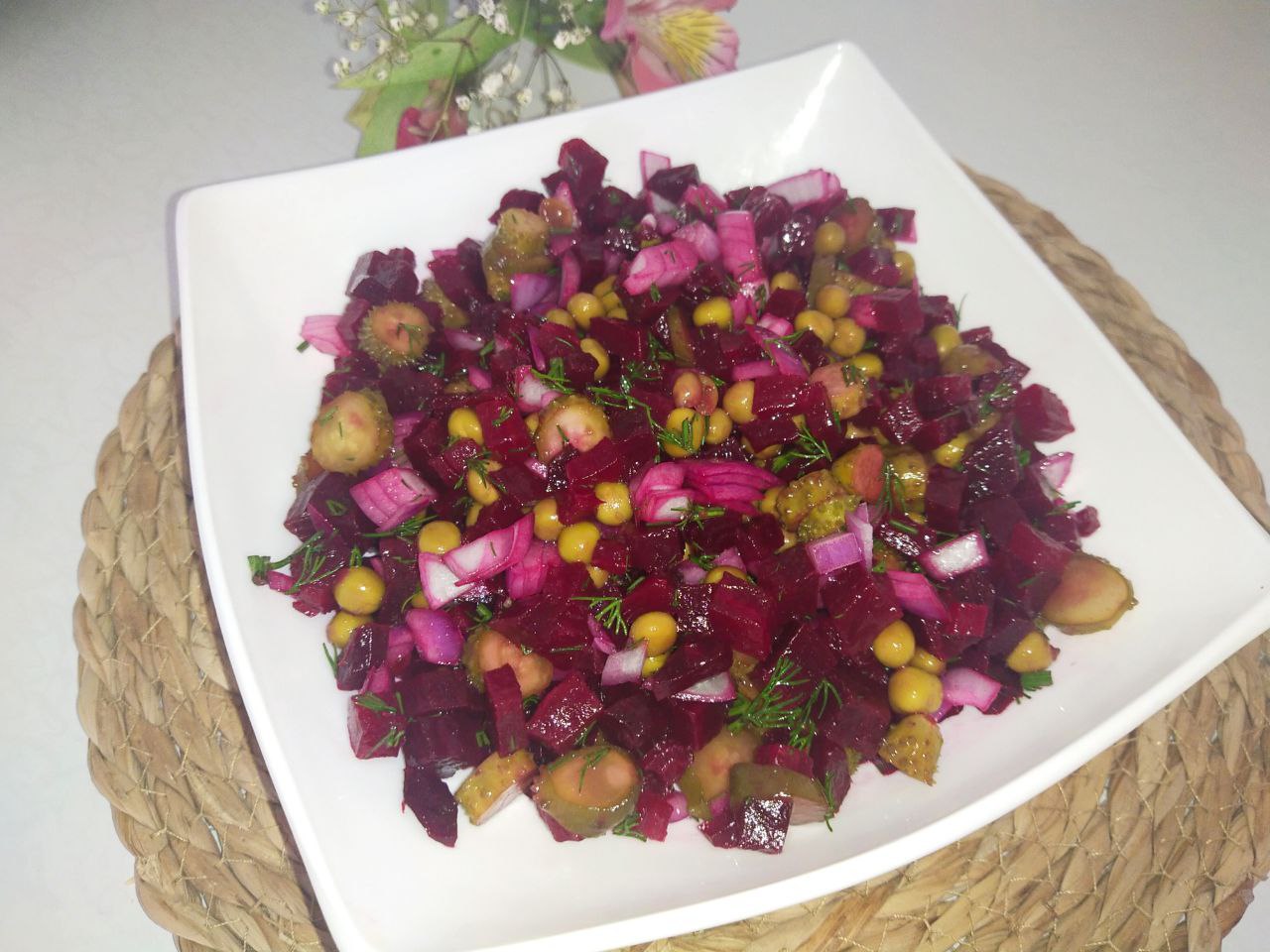 Витаминная бомба! Бюджетный, полезный, вкусный и простой в приготовлении салат.