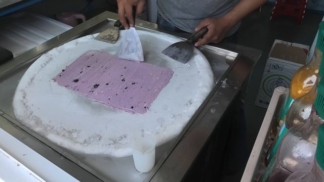 Как делают Ice cream Rolls на Винпёрле в Нячанге