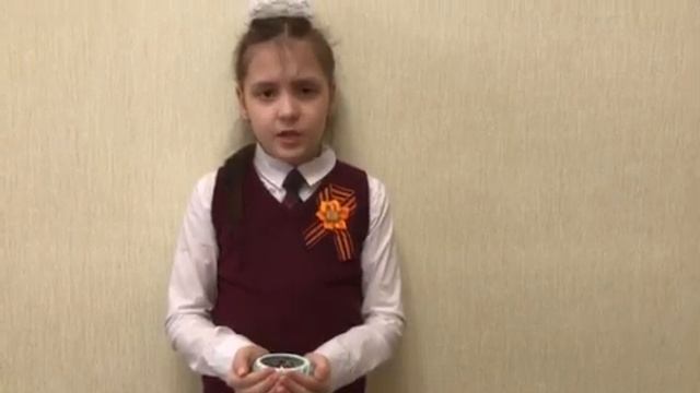 Локтик Евгения 2 в #75стихов_победа_губкинский #школа4губкинский.mp4