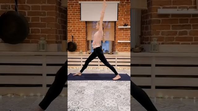 Вирабхадрасана 1 (поза воина) #Shorts.mp4