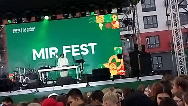 Первое Сцене Выступили Миланы Star