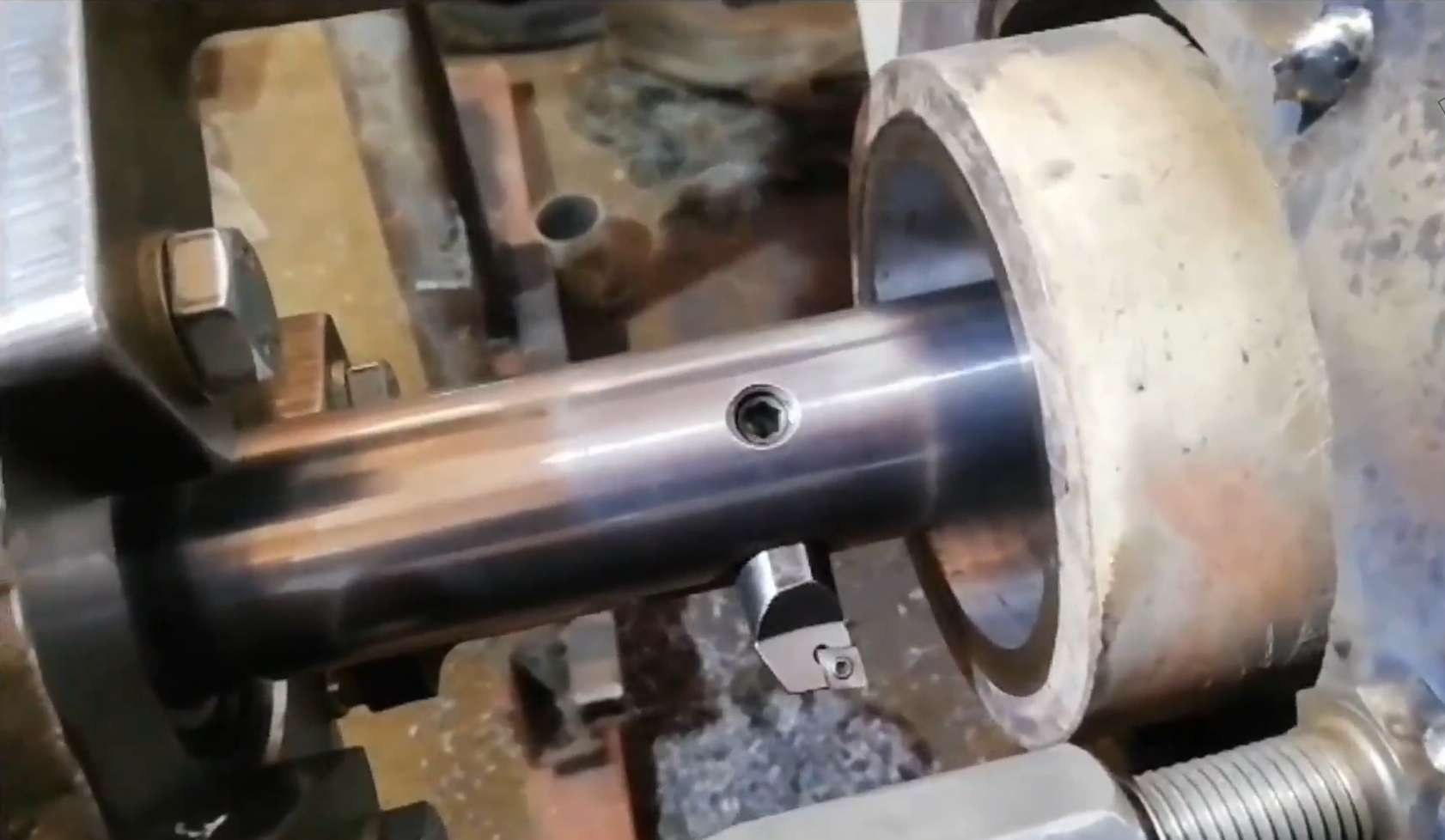 Телескопический погрузчик Bobcat T3571.  Часть 3.  Восстановление отверстий стрелы.