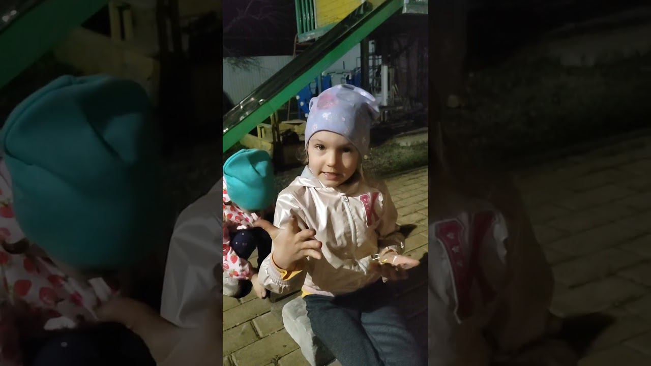 Нашли питомцев #червячки #машаиксюша #сестры #летнийвечер #лето #детство