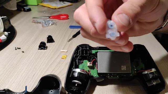 Ремонт триггеров на геймпаде Dualshock 4 PS4 запчастями с АлиЭкспресс