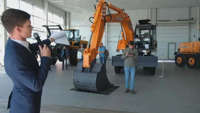 Демо показ нового колесного экскаватора UMG E145W в Иркутске