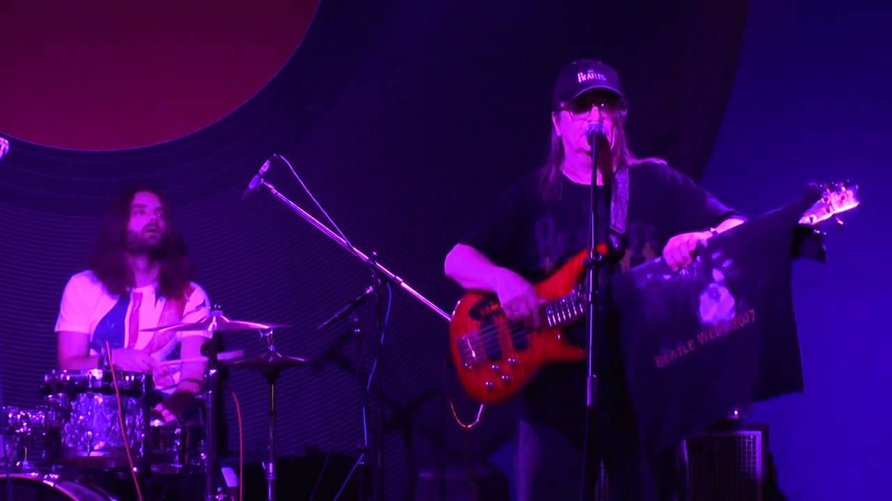 16А.. Валерий Ярушин"Yesterday"игра вслепую с  гр. "Back from USSR" в Меццо-форте  15 августа 2015 г