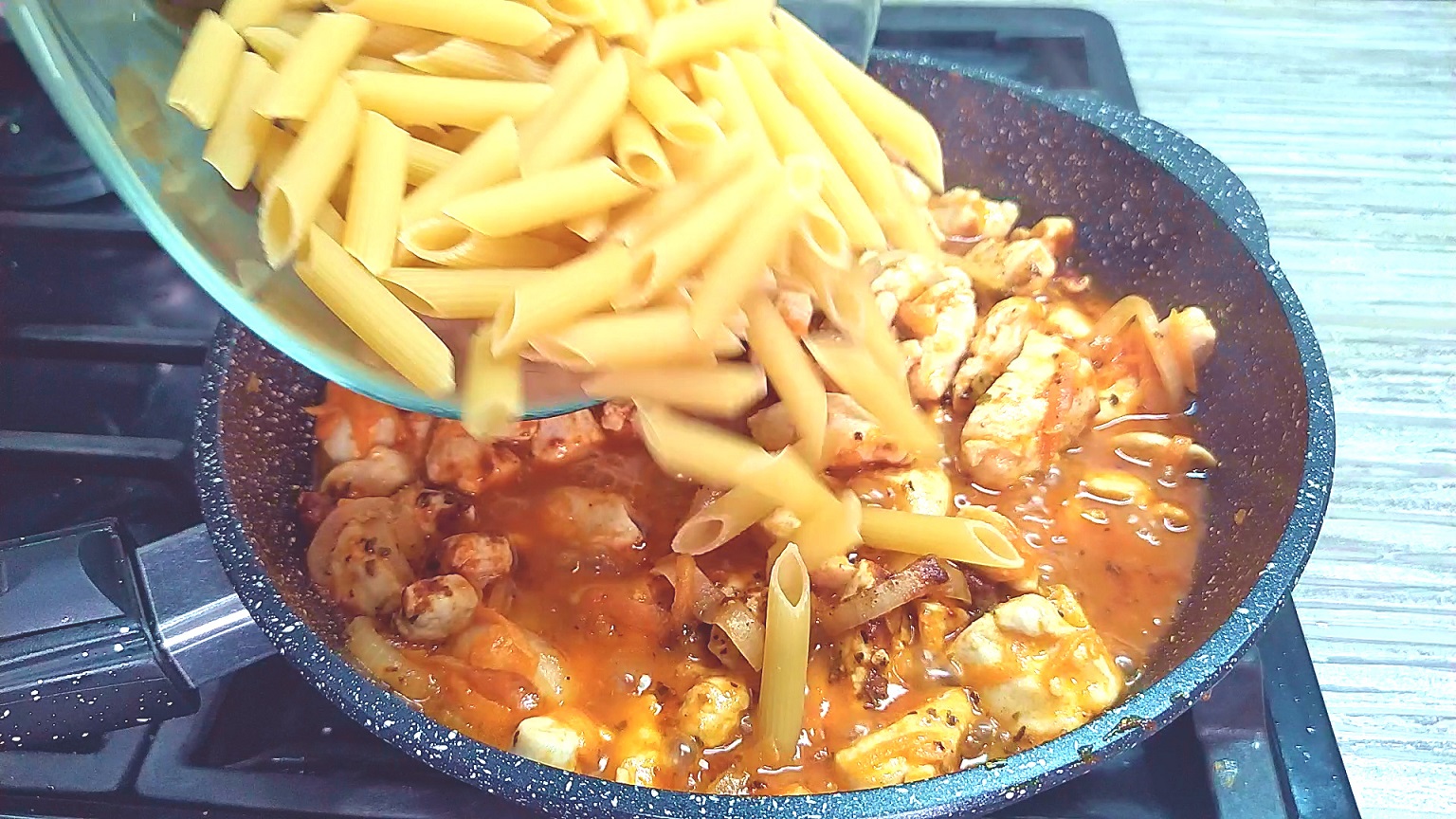 Быстрый и легкий рецепт макарон на ужин, приготовить макароны на сковороде