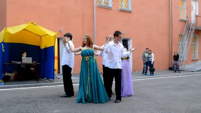 Шерлок Холмс и ритмы сиртаки в Смоленске. Коллектив Свежий ветер