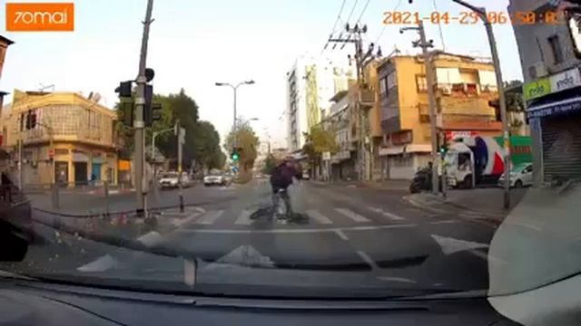 Хорошо каска была , а то сотрясение было бы ))))