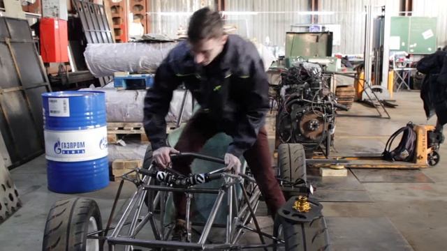 В СПбГАСУ студенты собрали гоночный болид, кото.mp4