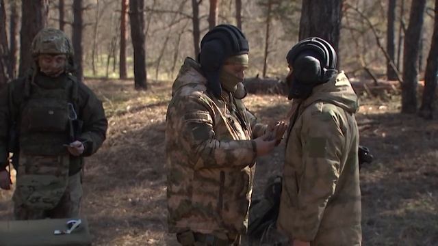 Военнослужащим ЮВО, отличившимся в ходе СВО, на передовой вручены награды