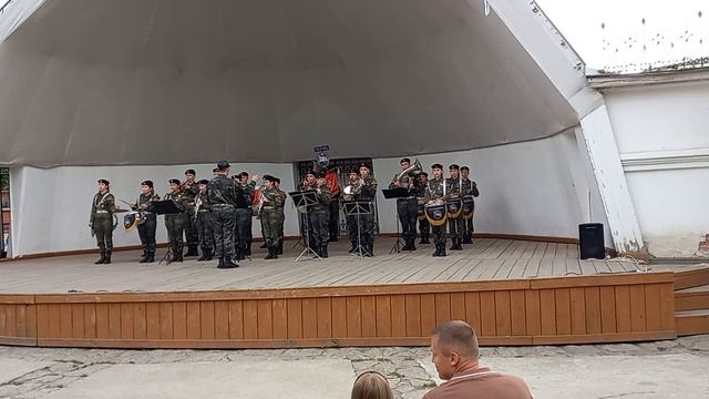 В городском саду играет духовой оркестр - 2