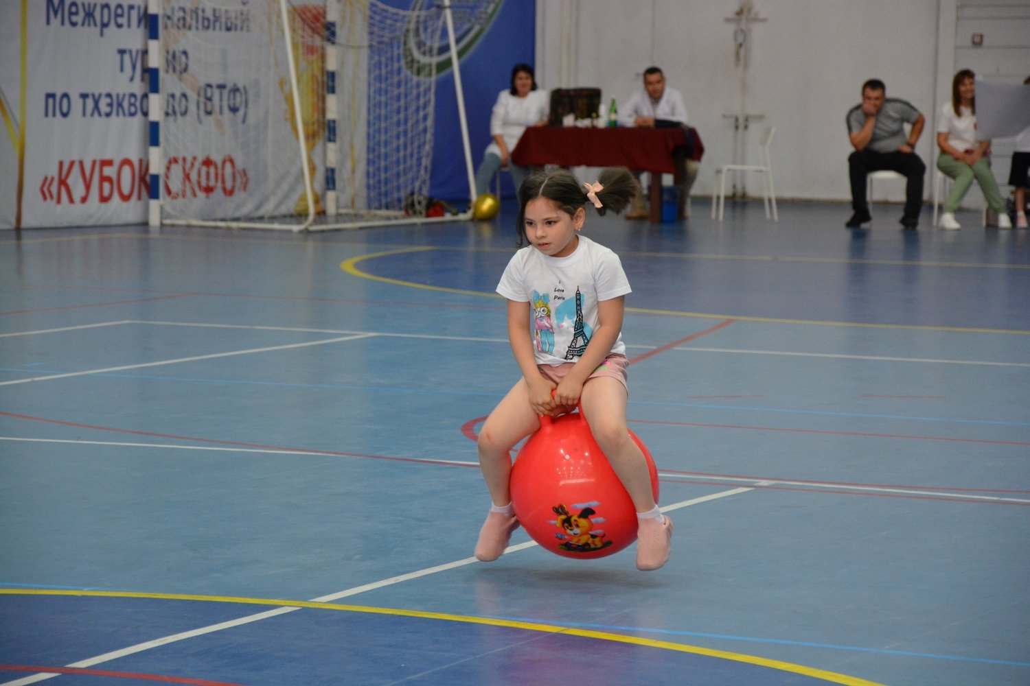 В г. Нальчике полицейские провели спортивный фестиваль "Папа, мама, я - спортивная семья"