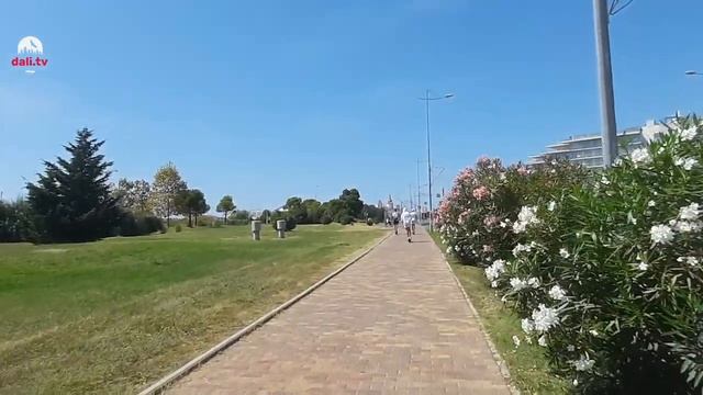 Набережная и пляж рядом с границей Абхазии.