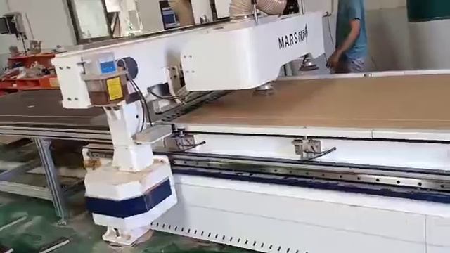 Обрабатывающий центр c ЧПУ S100 с автоматической загрузкой и выгрузкой.