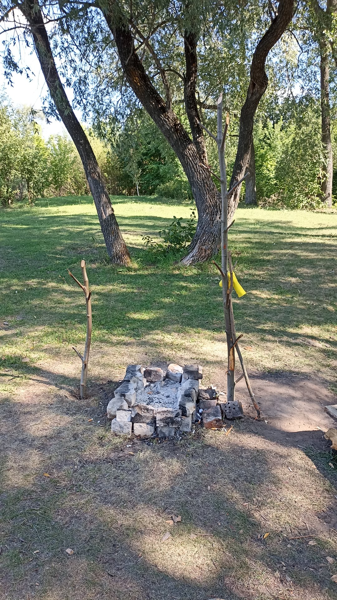 Оборудованное место для приготовления пищи на туристической стоянке