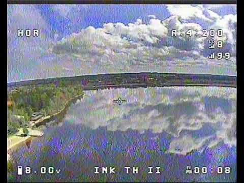 Emax Tinyhawk над зеркальной поверхностью озера