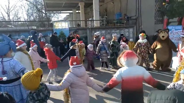 перед елкой горячеводск