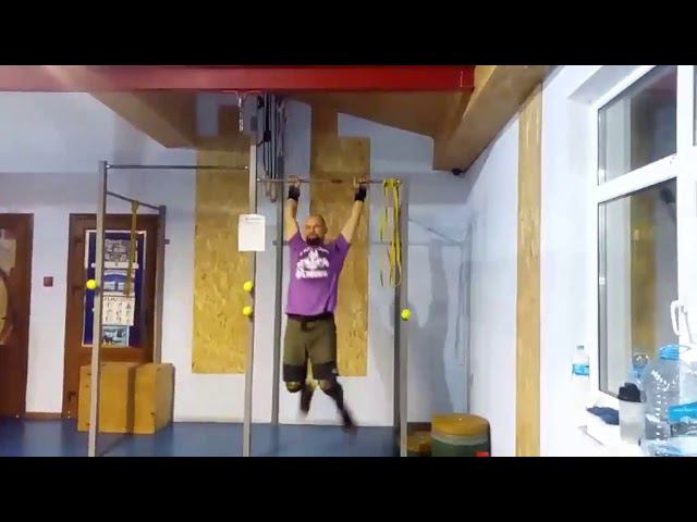 Выходы на перекладине 13 раз. Горбачев Дмитрий