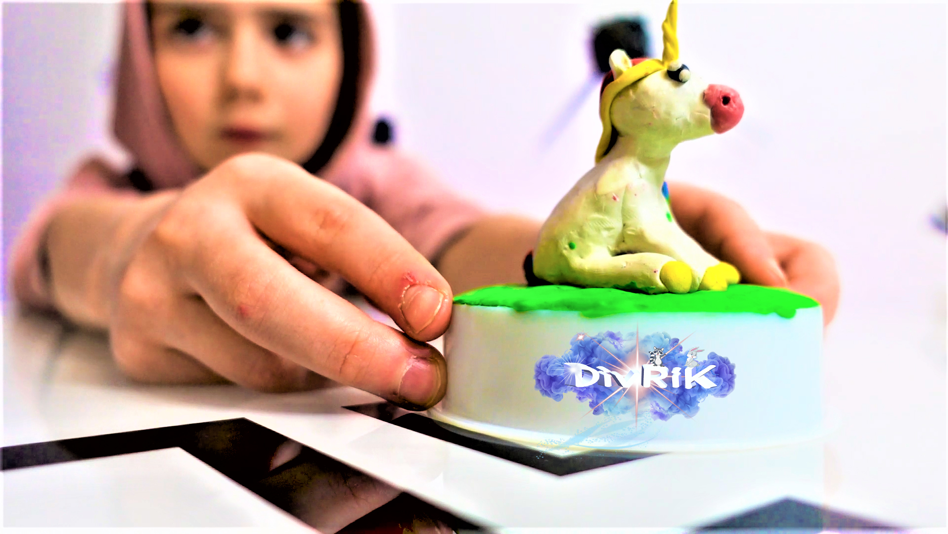 Rils. Единорог ? DivRiK внутри шара ?