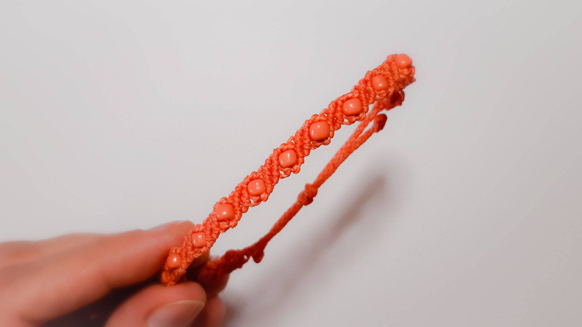 Макраме браслет с бусинами мастер класс / Как сплести браслет с бусинами