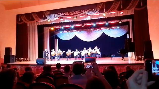 Ансамбль гитаристов - "Тихо, так тихо" - руководитель Квирина Наталья Ивановна