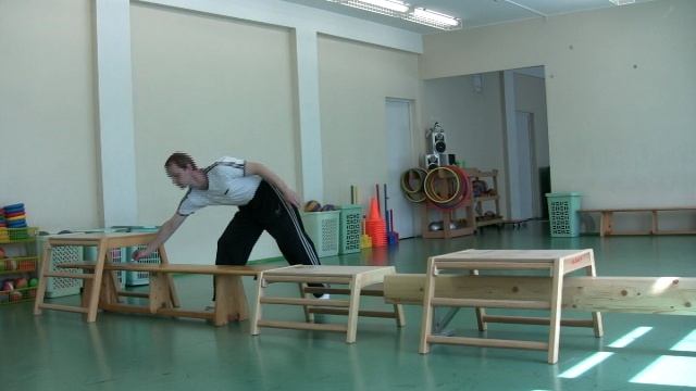 Преодоление препятствия наступанием