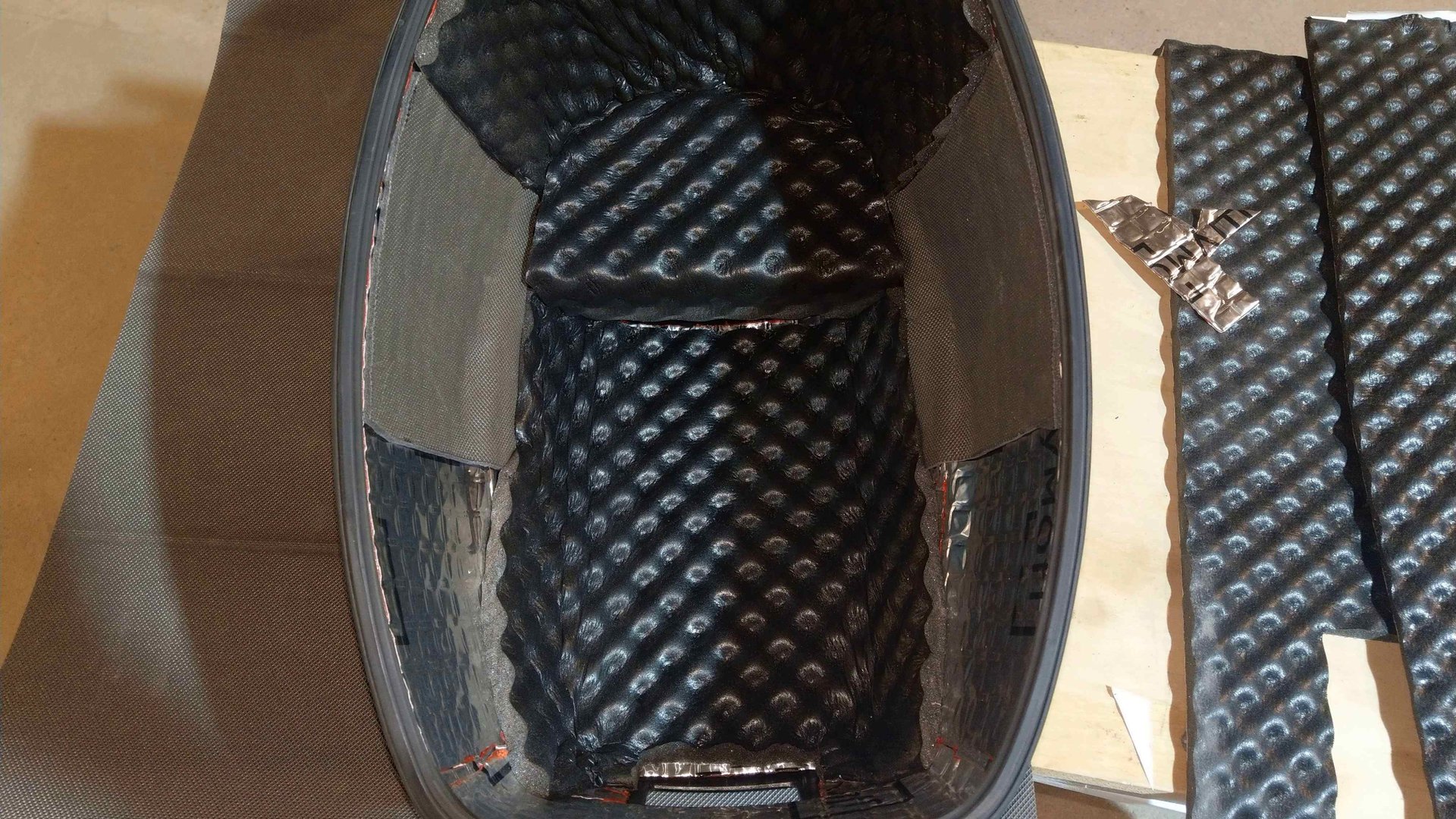 Шумоизоляция лодочного мотора.