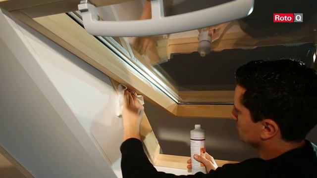 Обслуживание Деревянного средне-поворотного окна с верхней ручкой RotoQ4