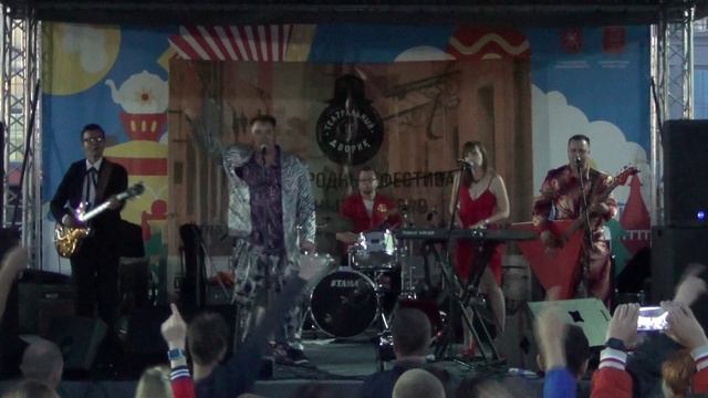 20180721 Театральный дворик 2018. Группа Red Elvises (США), второе выступление