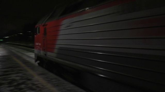 Тепловоз 2ТЭ25КМ-0434 (ТЧЭ-46) следует резервом.