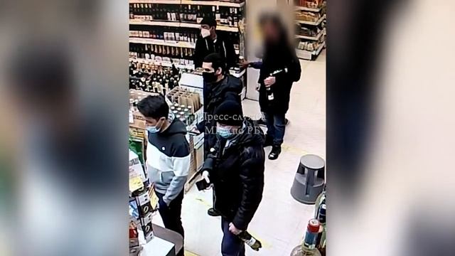 В Уфе полицейские по горячим следам задержали грабителя.mp4