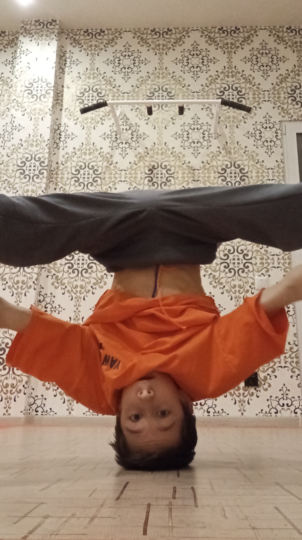 Тренировка Брейк-данс! Тренирую переход с гелика в голову.