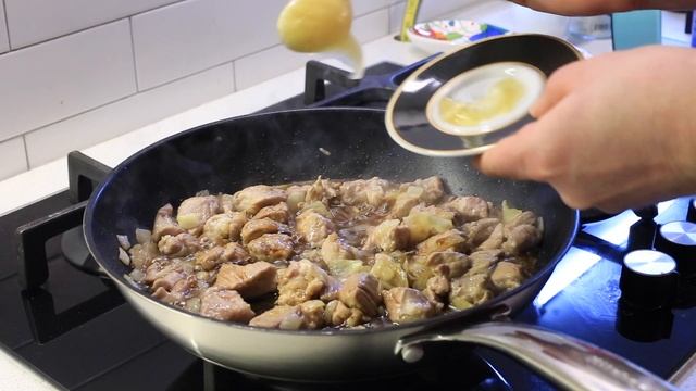Пряная свинина со сливочным рисом и стручковой фасолью