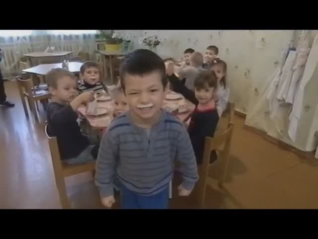 Ужин в детском саду  Кефирные усы