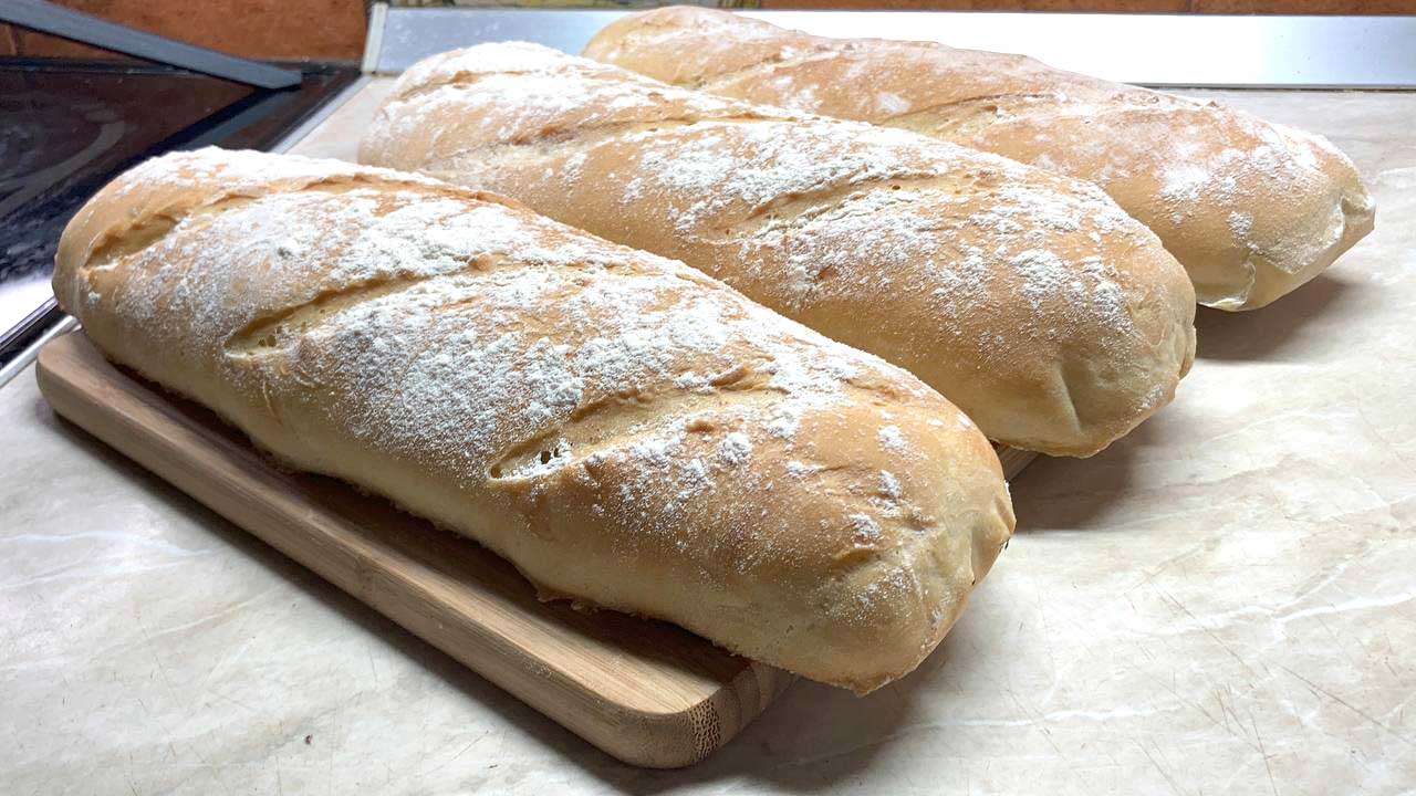 Просто смешайте воду и муку – получится очень вкусный хлеб! Рецепт хлеба с базиликом!