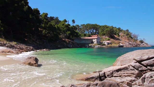 Озеро. Шум воды.