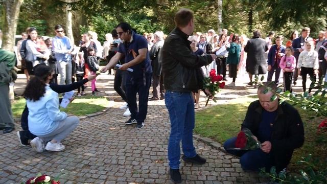 Возложение цветов после панихиды. 9 Мая 2021, на могилах Советских солдат, Орхус, Дания