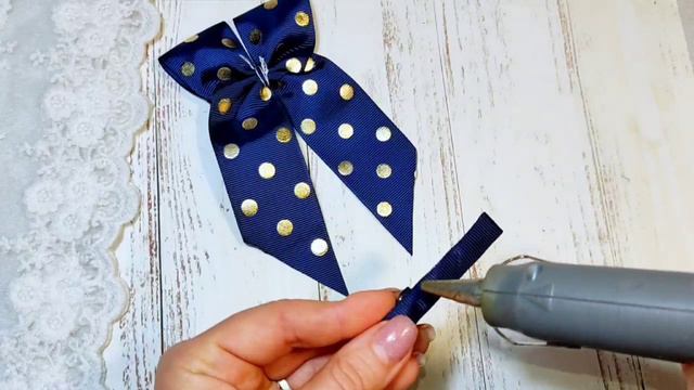 Галстук-брошь  и заколка .Школьный набор на каждый день