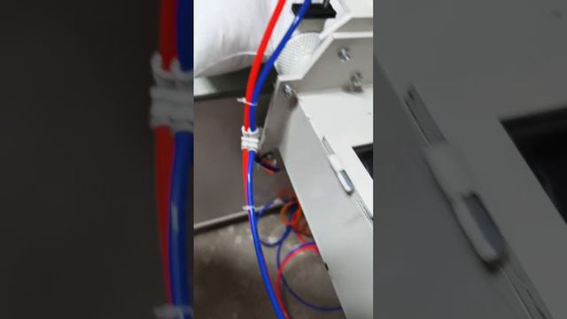 Показываем как набиваются подушки на производстве