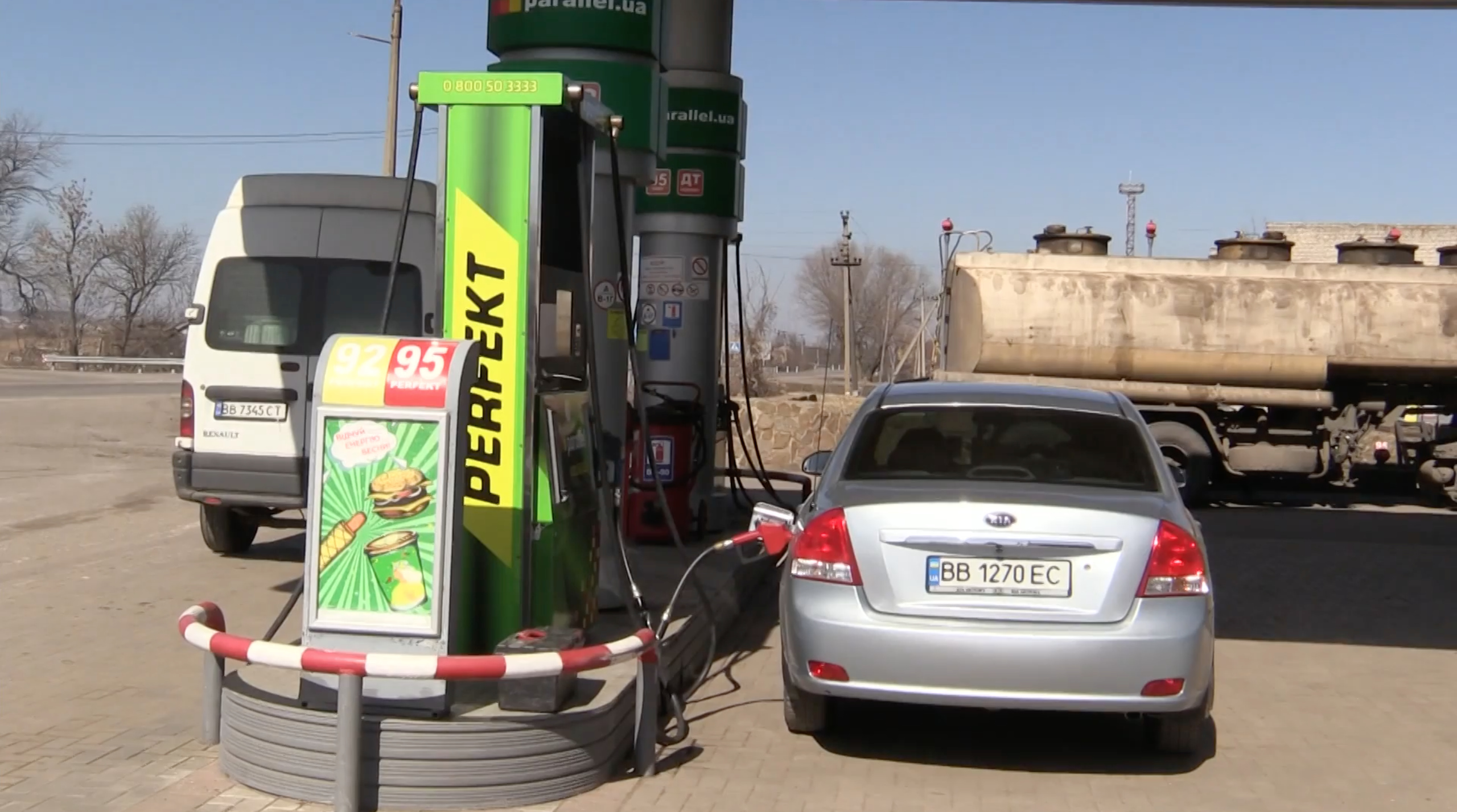 "Самое важное, что без ограничений". В Луганскую область доставили бензин из России