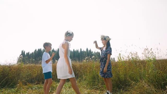 Клип «Яблоко» (короткометражный фильм «Куриный бог»)