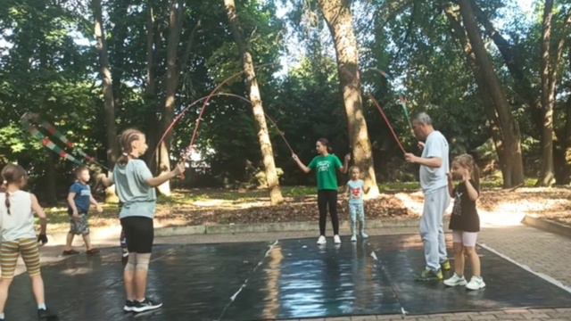 Скакалка. Роуп скиппинг (спортивная скакалка). Четырехугольник младшие