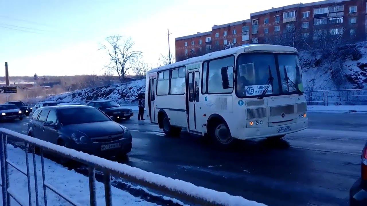 Очень опасно. Гололёд на подъёме.