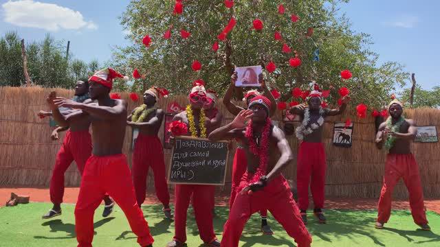 ПРИКОЛЬНЫЕ ПОЗДРАВЛЕНИЯ От Африканцев на Новый  Год.  Позитив дарят Bad Boys )