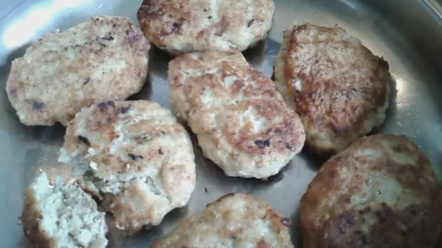 Котлеты с добавлением кабачка кулинарный рецепт .