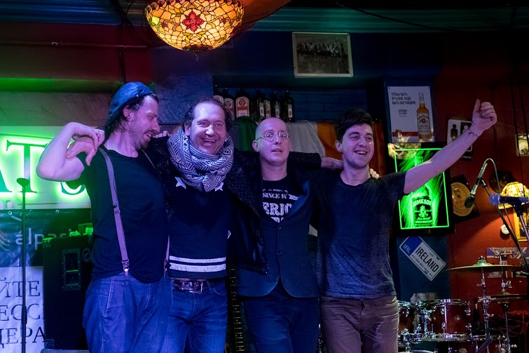 Концерт Александра Демидова и группы ДЕМИДОBAND в HARATS PUP Астрахань, 27.02.2016